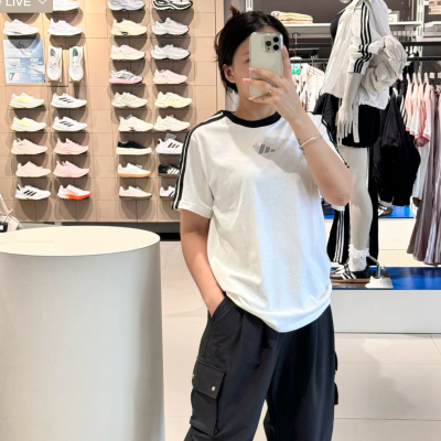 阿迪达斯女子运动休闲短袖T恤