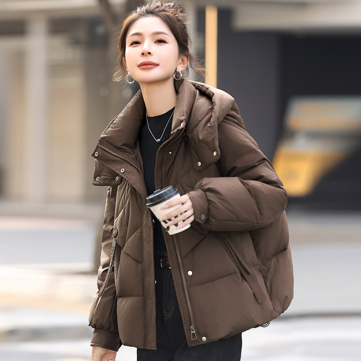 加厚羽绒服女冬季短款2026新款爆款中年妈妈巨好看的保暖鸭绒外套