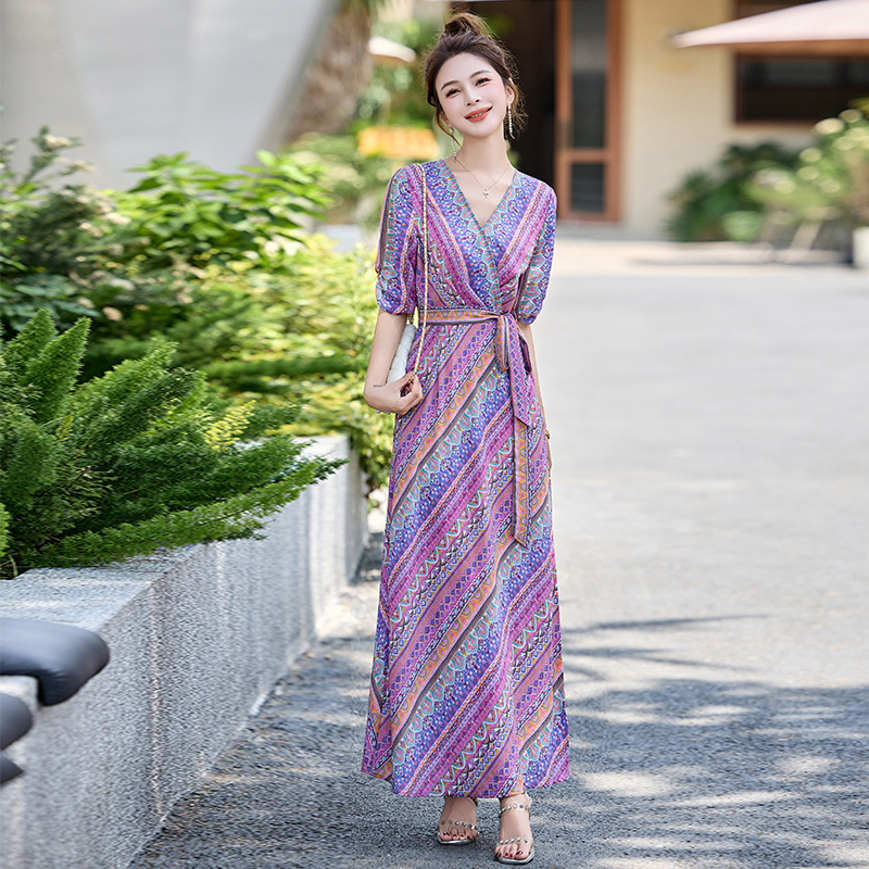 碎花连衣裙夏长裙傣风度假多彩印花气质V领中袖下摆双侧开衩腰带 商品图