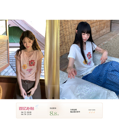 CCKOK彩色花朵V领雪花棉短袖T恤