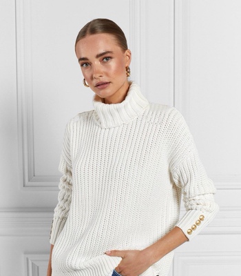 英伦象牙白高领提花扣饰长袖毛衣