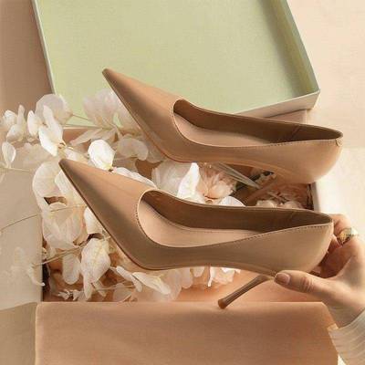 香港裸色高跟鞋女2025新款春秋季细跟ins风仙女漆皮尖头单鞋中跟