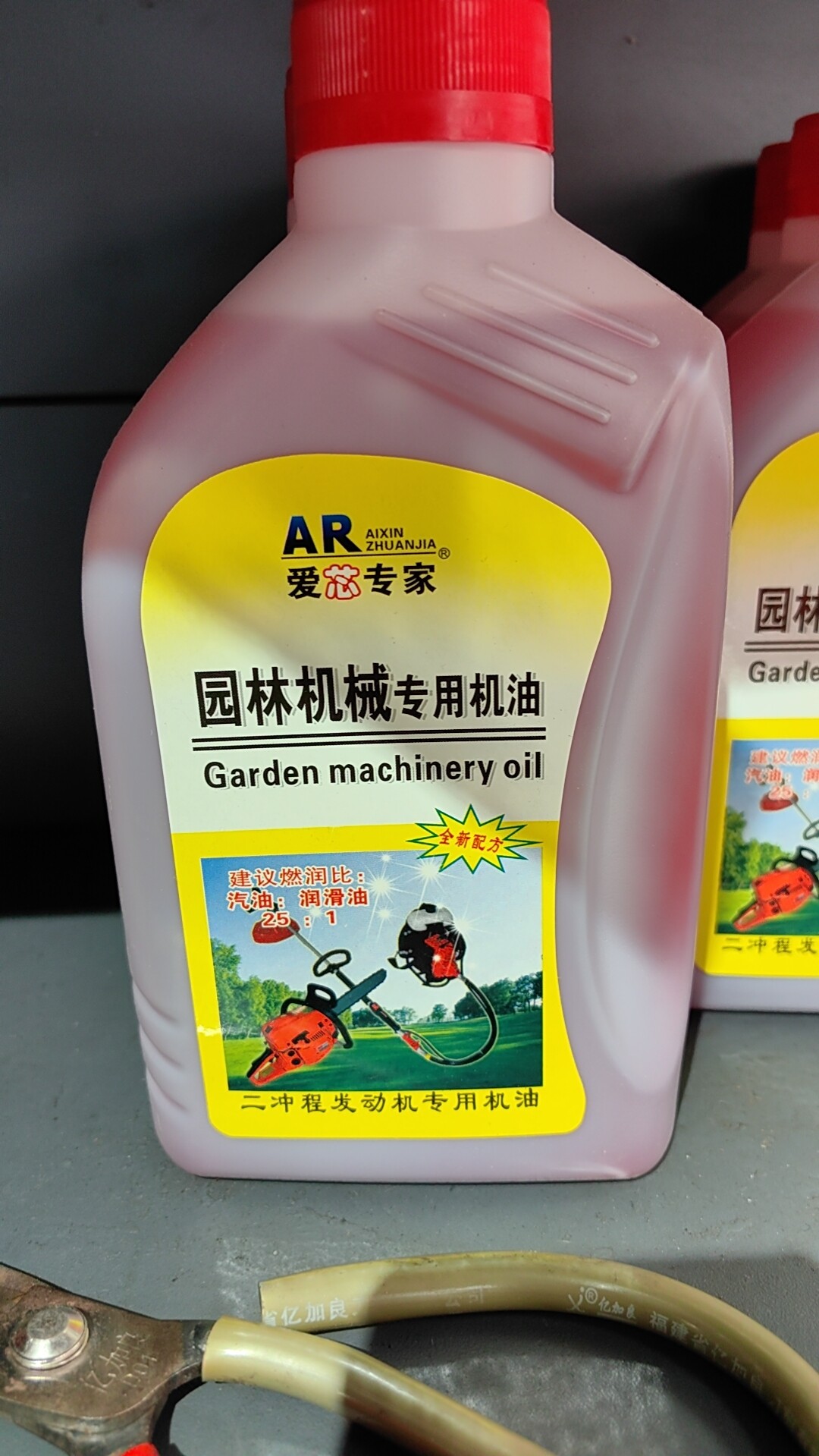 超值热卖二冲程机油汽油锯绿篱机割灌机喷雾机品牌随机发货