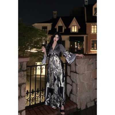 Liora “昨夜星辰”法式复古缎面印花优雅气质收腰V领连衣裙26493