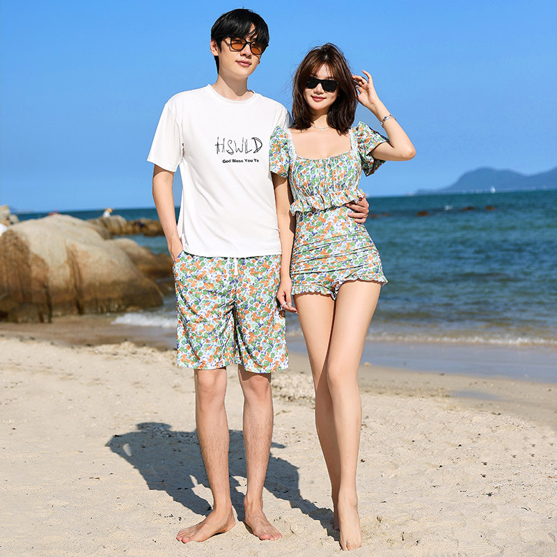 新款情侣泳衣女连体小胸聚拢钢托显瘦遮肚时尚男沙滩裤度假泳装