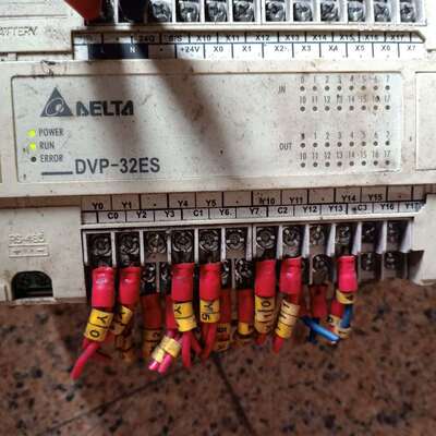 台达PLCDVP32ES00R2二手拆机成色外观通电如图实