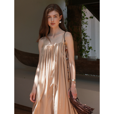 Miorastudio法式复古风琴折细肩带连衣裙 压褶工艺裸杏色吊带长裙