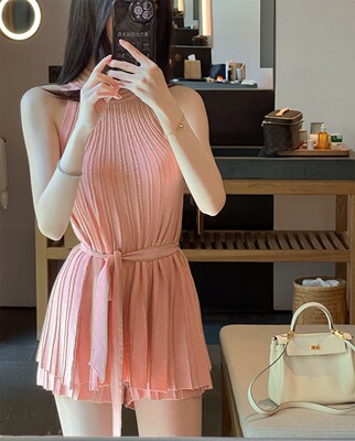 小高领竖条纹针织上衣