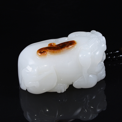 新品阿富汗白玉带皮貔貅手把件