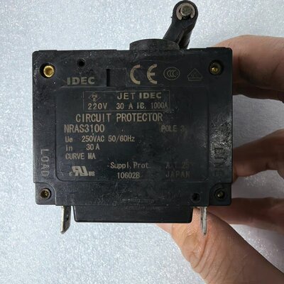 议价IDEC和泉NRAS3100电路保护器，220V 30A，三可维修