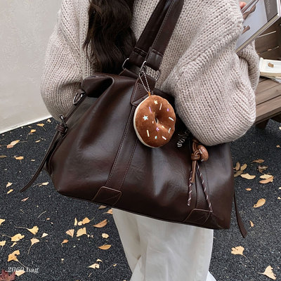 休闲气质大容量单肩包包2026女通勤高级感百搭超火油蜡皮斜挎包