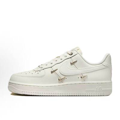 耐克/Nike Air Force 1 Low 女子四钩空军一号低帮板鞋FV3654-111
