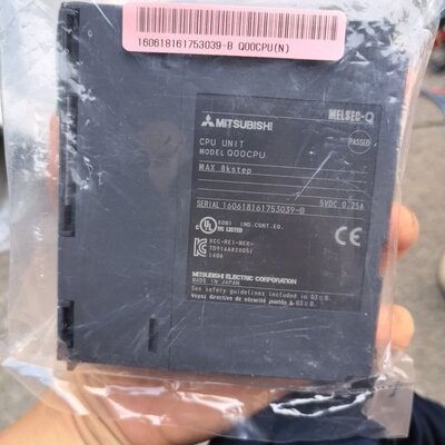议价Q00CPU，MELSEC-Q系列PLC主控模块，实图拍连接器