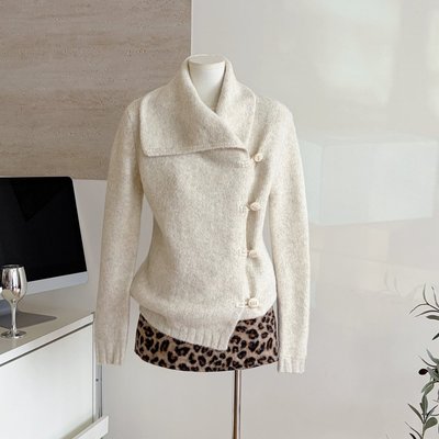 圈圈cooky 迷雾森林 中古氛围慵懒斜门襟大翻领设计感微修身毛衣