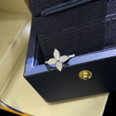 新款菱形四叶草戒指单花女戒通体925纯银百搭通勤小众设计感