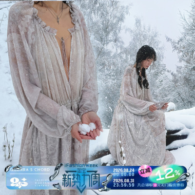 QSC牧徊系列珍珠米粉色飘逸长袖哈萨克纹样暗纹珍珠雪纺连衣裙