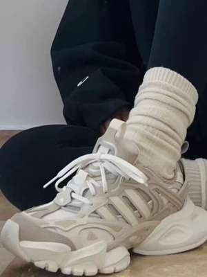 Adidas阿迪达斯男女款跑步鞋