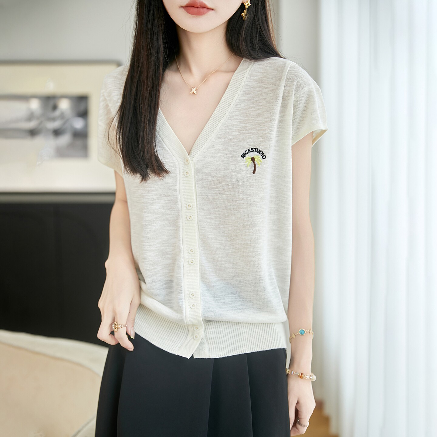 2026夏春秋新款V领短袖针织开衫女刺绣法式设计感宽松显瘦小飞袖