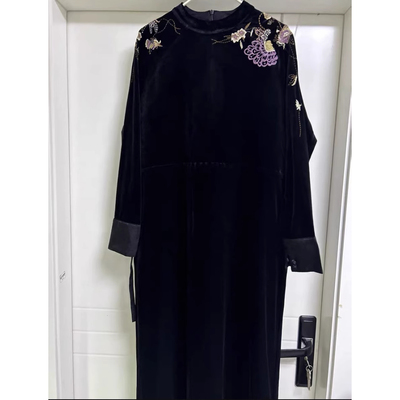 秋季绣花金丝绒垂顺长裙