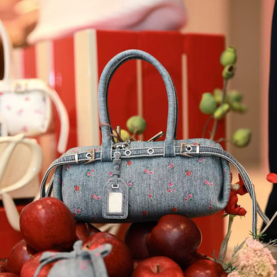 网红牛仔布碎花手提包皮带装饰单肩包2026新款小众腊肠女包腋下包