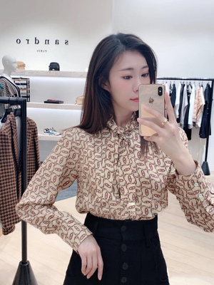 2020秋冬新款女装特色浪漫
