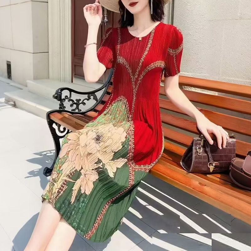 梵猫妈妈装2025年夏季新款中长款褶皱加肥印花修身显瘦透气连衣裙