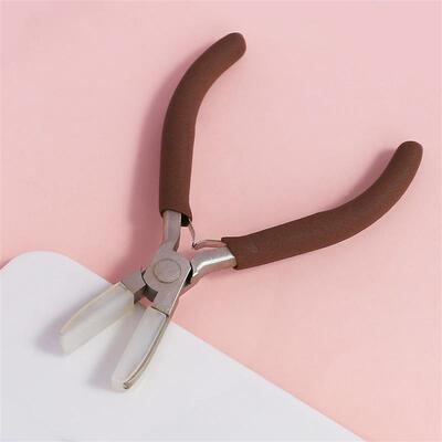 High-end hand-made pliers of carbon steel squeezing and sque
