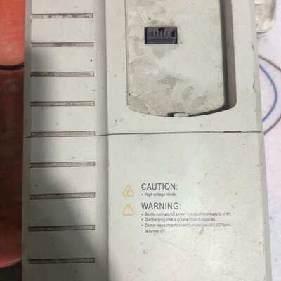 议价变频器s3100-5p5g/7r5pR5P-4F。拆