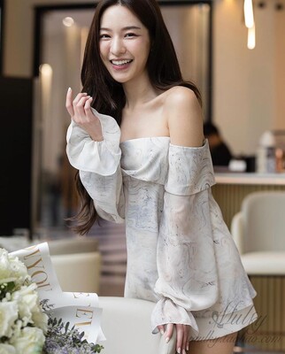 Calico一字露锁骨抹胸长袖上衣