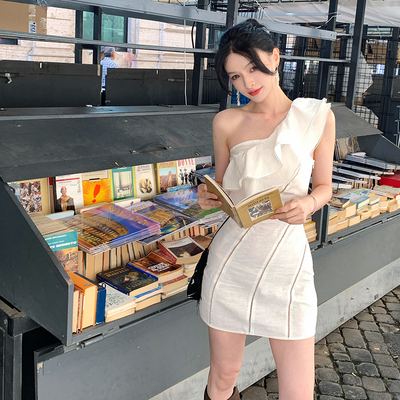 收腰显瘦亚麻斜肩鱼线拼接连衣裙