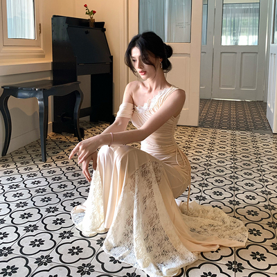 法式香氛蕾丝拼接针织长款连衣裙