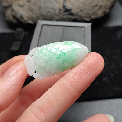 冰糯种鱼儿隆慈缘翡翠挂坠