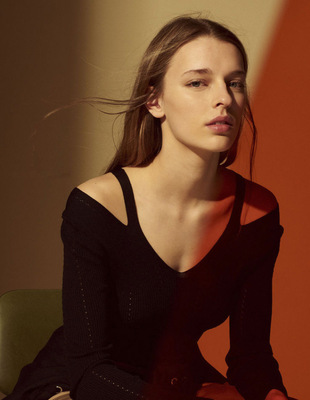 s家甜美v领针织上衣现货