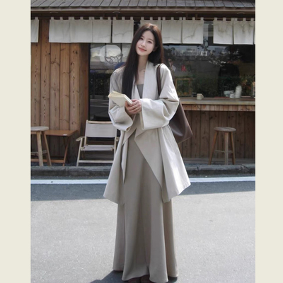 青灰色极简风不规则设计感风衣