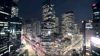 实拍现代城市繁忙交通黑天白天绚丽震撼城市车流人流川流不息视频