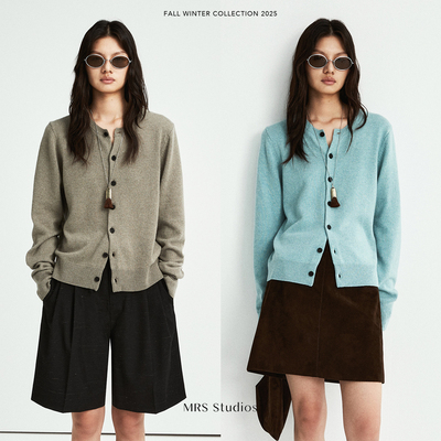 圆领牛角扣长袖毛衣针织开衫