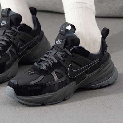 NIKE耐克女鞋2024冬季新款防水休闲运动缓震公路跑步鞋FZ2622-001