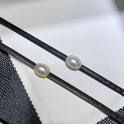 优雅名伶复古风海水马贝珍珠椭圆925银手链微纹高级百搭皮制表带