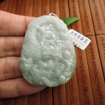 (微瑕)特价腾龙大吊坠牌子76866保真缅甸玉天然A货翡翠实物拍图