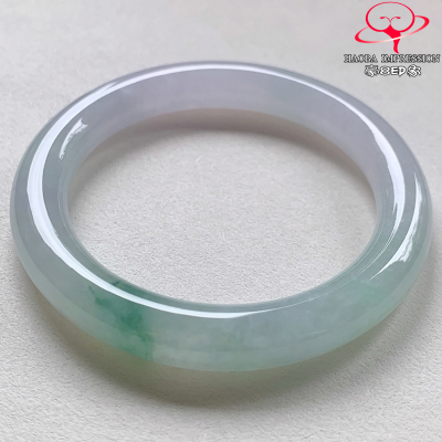 豪8印象V26480V2946天然翡翠51.1冰种淡粉底飘绿花圆条玉手镯