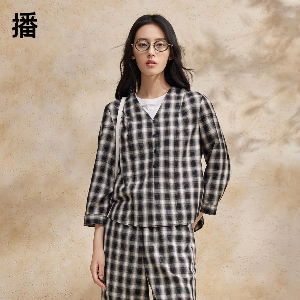 播格子V领衬衫女商场同款夏季新款休闲独特长袖衬衣BDR2HD1130