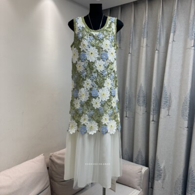 灰姑娘风镂空花朵网纱度假连衣裙