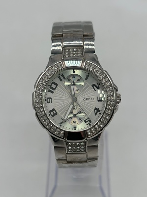 杭州米兰坊名牌寄售店 GUESS 精致优雅镶钻银色石英腕表 W12638L1
