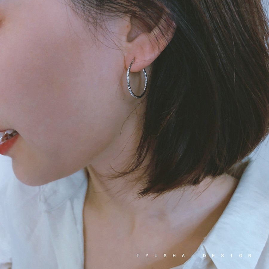 TYUSHA熠熠*意大利进口S925纯银拉丝闪光圆耳环耳圈个性百搭经典_虎窝淘