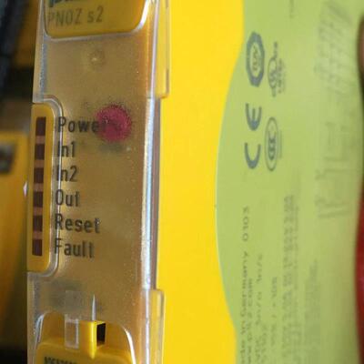 皮尔兹Pilz安全继电器 PNOZ s2 24VDC 订货号750102 751102现询价