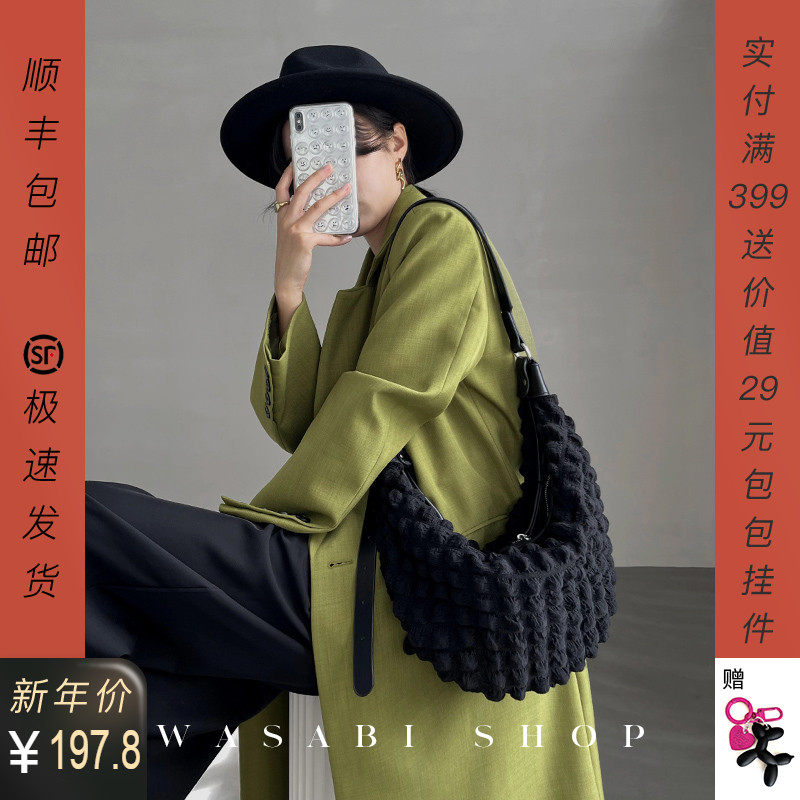 VibeRing小众高级质感胸包包女2023新款潮帆布饺子包大容量斜挎包_虎窝淘