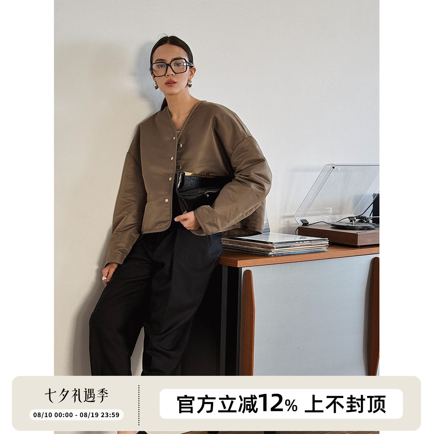 SOTHEA 2025年秋冬新品时髦V领短款落肩夹棉棉服短外套棉衣棉袄