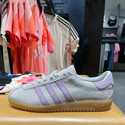 阿迪达斯三叶草女子休闲板鞋