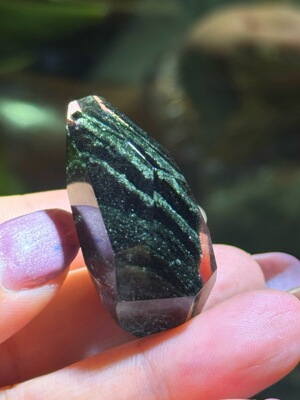 天然绿幽灵水晶吊坠，漂亮的千层银山纹理，尺寸36.9-24.2-18.6mm