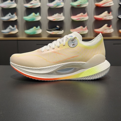 李宁男子弹速跑鞋减震回弹